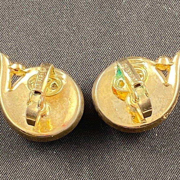 Trifari | Jewelry | Vintage Trifari Gold Tone And White Oval Clips ...